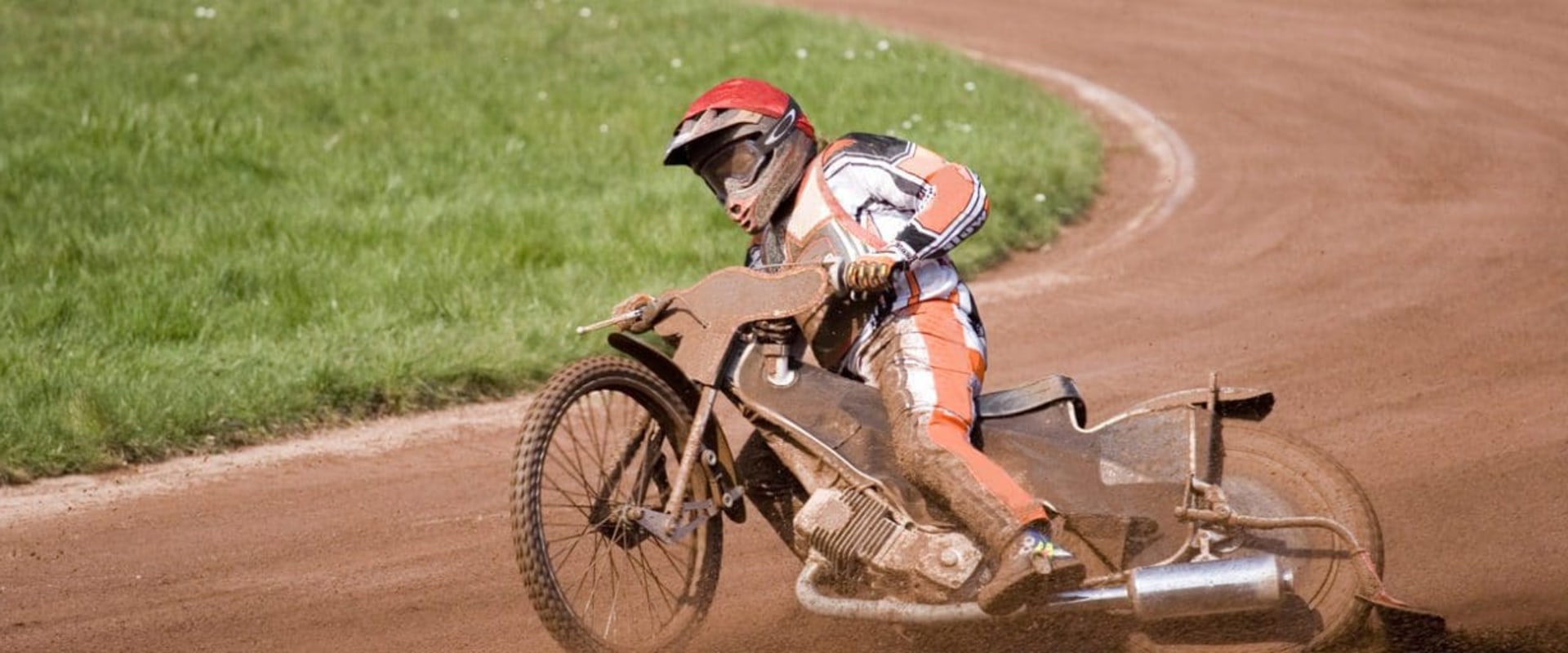 A Look into the Thrilling World of Vintage Motorcycle Races
